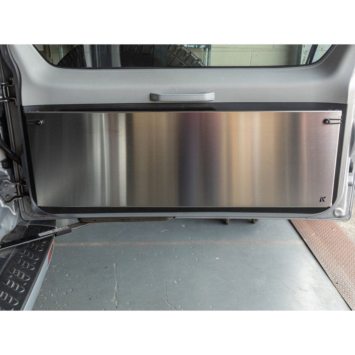 Door Drop Down Table for Mitsubishi Pajero Gen 3 NM-NP — AMD Touring