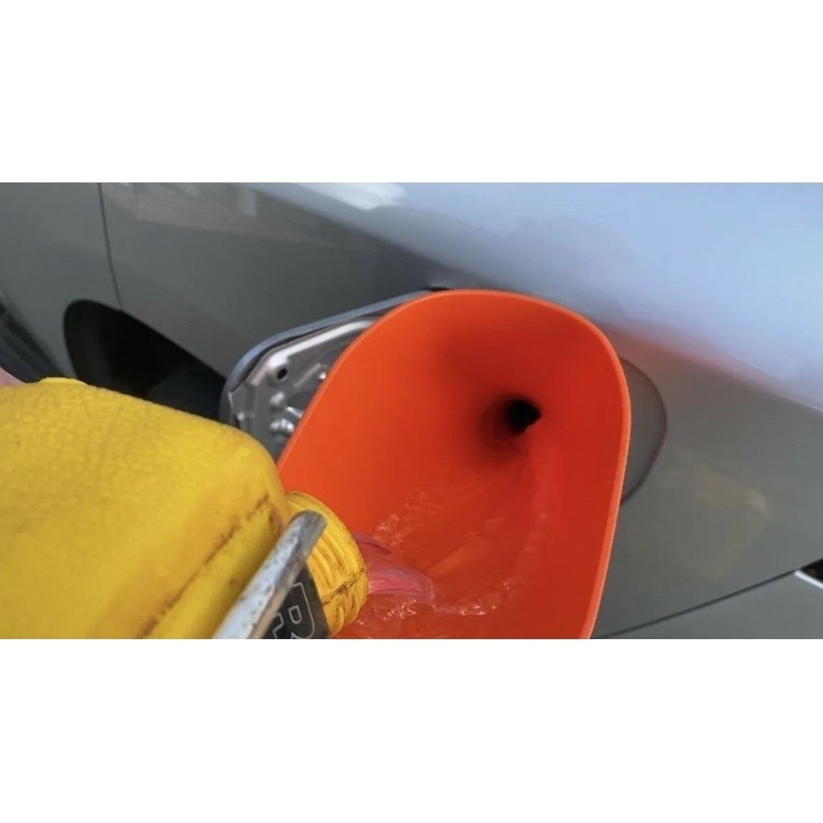Scrunnel the Screw In Fuel Funnel -HANDS FREE! — AMD Touring